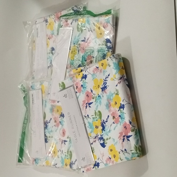 Deborah Connolly | Dining | New 4pc Deborah Connolly Designs 4 X 9 ...